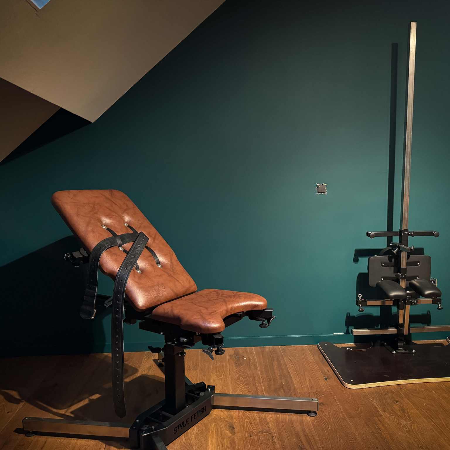 sm bdsm kamer Belgie huren, room belgium, sm dungeon Belgique